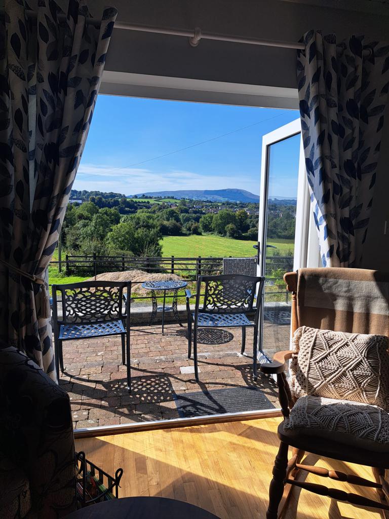 Captivating & Cosy 4-Bedroom House in Magherafelt